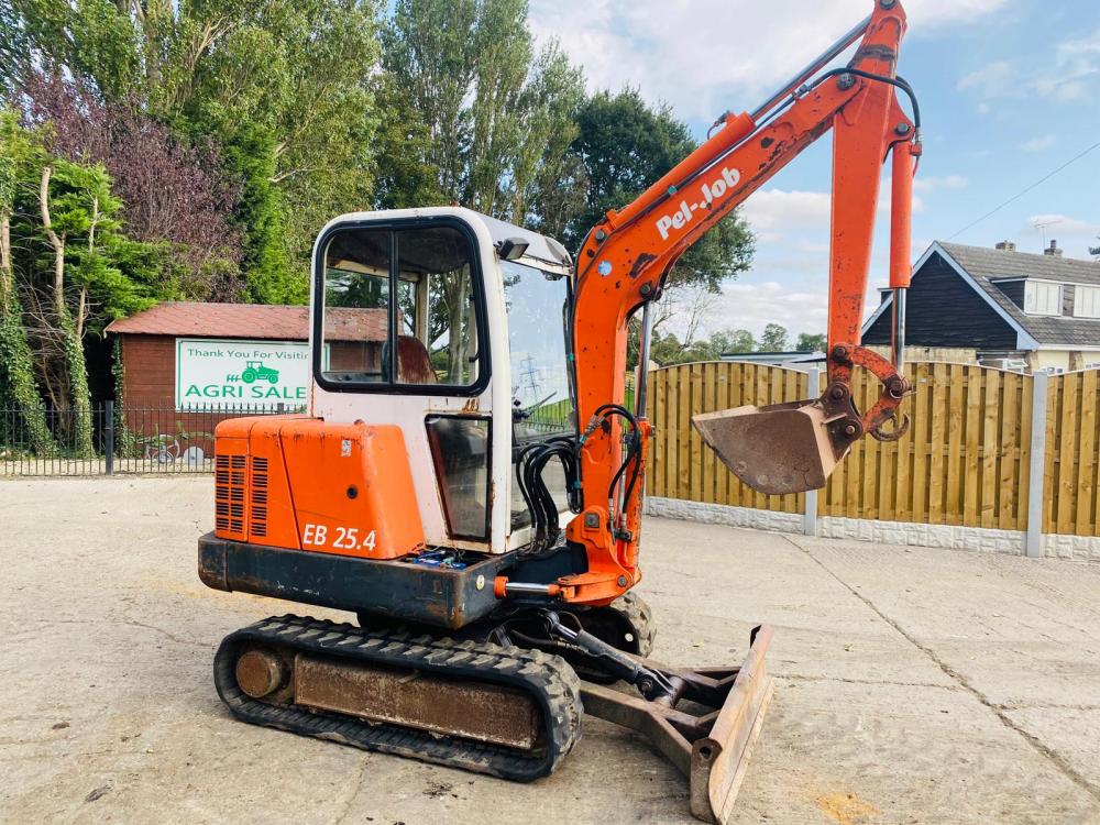 PEL-JOB 250 TRACKED EXCAVATOR C/W BUCKET