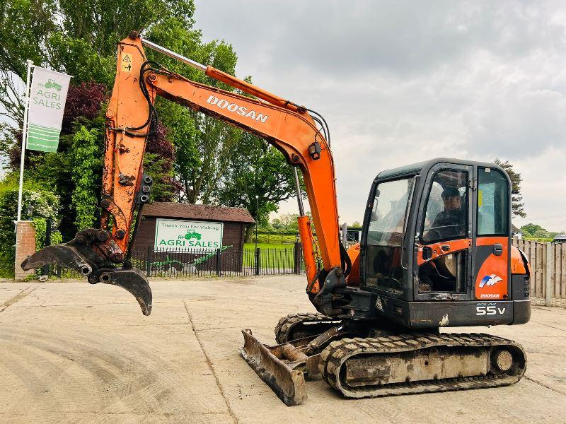 DOOSAN SOLAR 55V TRACKED EXCAVATOR C/W GRAPPLE BUCKET *VIDEO*
