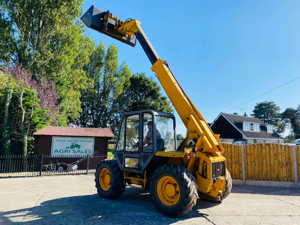 JCB 525-58 TELEHANDLER * AG-SPEC * C/W BUCKET & TINES