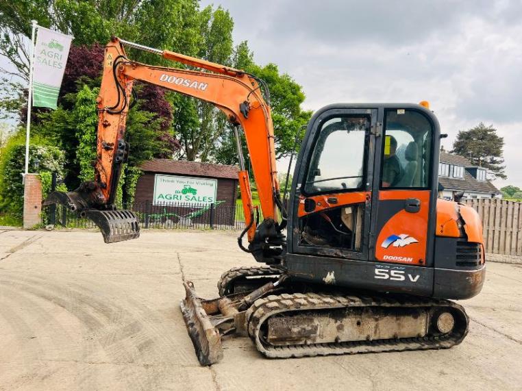 DOOSAN SOLAR 55V TRACKED EXCAVATOR C/W GRAPPLE BUCKET *VIDEO*