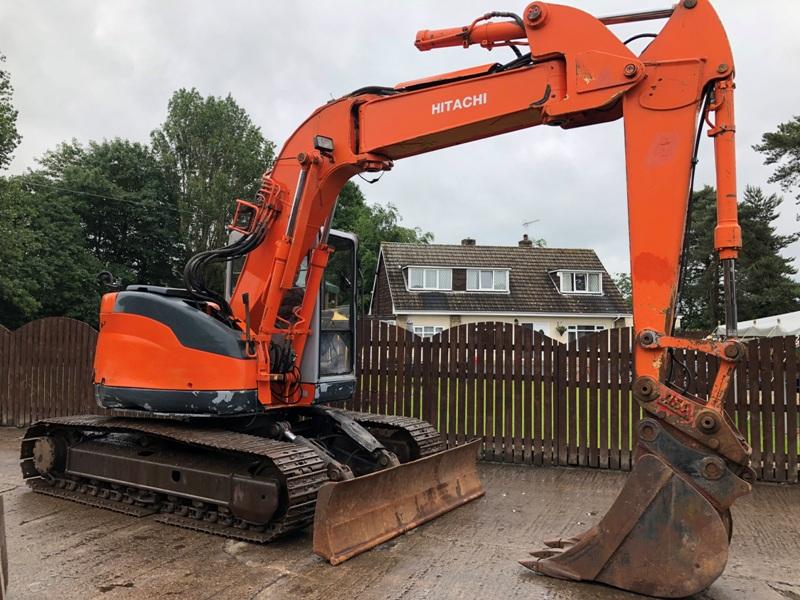 HITACHI EX135UR - 5 ZERO SWING TRACKED EXCAVATOR ( PLEASE SEE VIDEO )