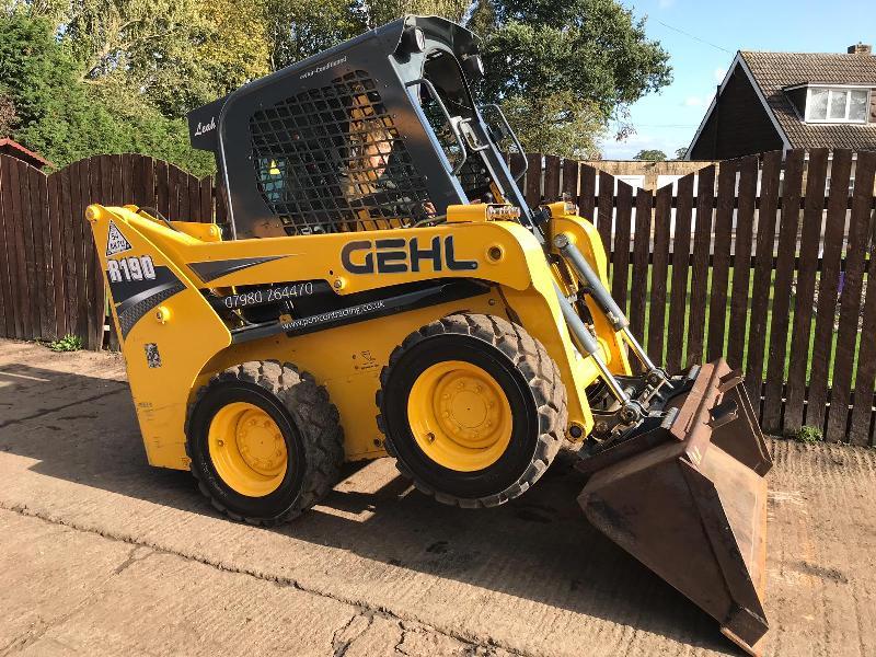 GEHL R190 SKID STEER ( YEAR 2014 ) ** ONLY 880 HOURS