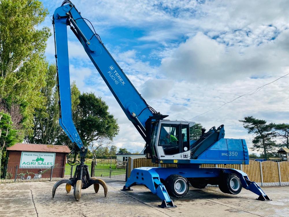 FUCHS MHL350 HIGH RISE CABIN SCRAP HANDLER *YEAR 2009* C/W 5 TINE GRAB