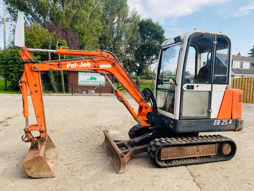 PEL-JOB 250 TRACKED EXCAVATOR C/W BUCKET
