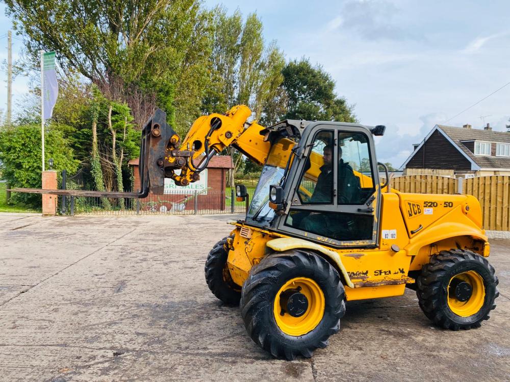 JCB 520 - 50 TELEHANDLER C/W PALLET TINES