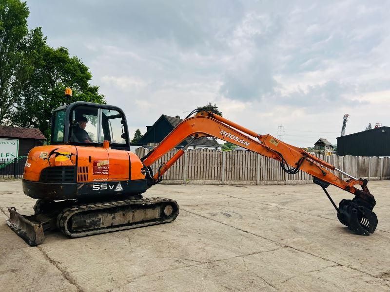 DOOSAN SOLAR 55V TRACKED EXCAVATOR C/W GRAPPLE BUCKET *VIDEO*
