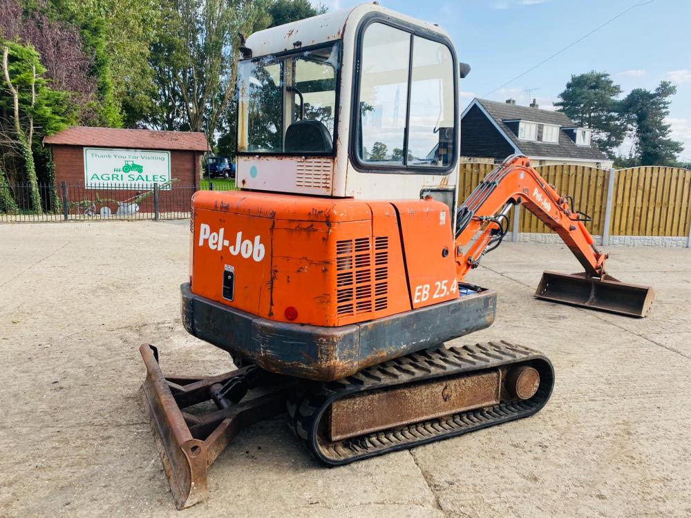 PEL-JOB 250 TRACKED EXCAVATOR C/W BUCKET
