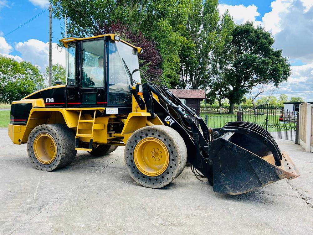 CATERPILLAR IT14G 4WD LOADING SHOVEL C/W HYDRAULIC GRAB BUCKET