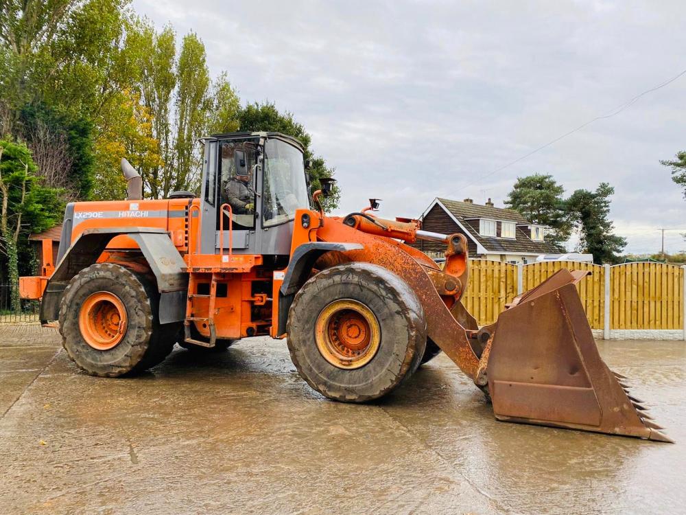 HITACHI LX290E 4WD LOADING SHOVEL ( NO FOOT BREAKS )
