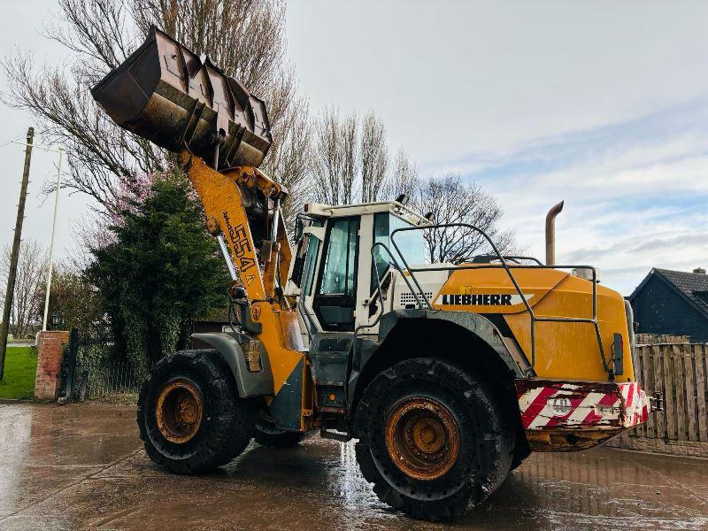 LIEBHERR 554 4WD LOADING SHOVEL C/W AC CABIN & BUCKET *VIDEO*