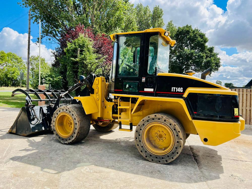 CATERPILLAR IT14G 4WD LOADING SHOVEL C/W HYDRAULIC GRAB BUCKET