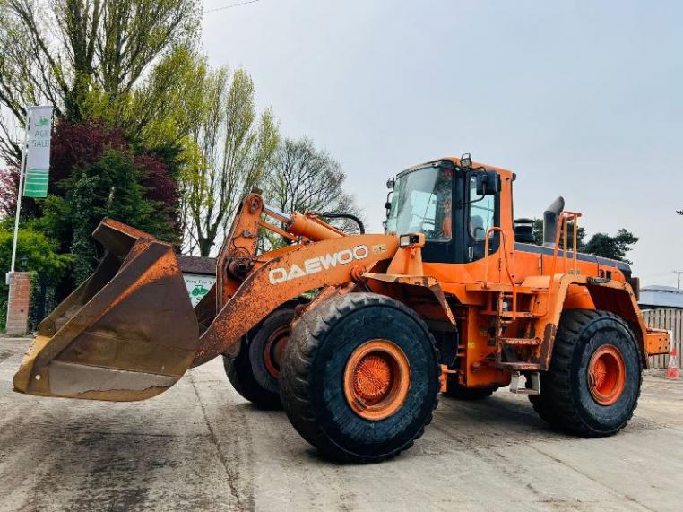 DAEWOO MEGA400-V 4WD LOADING SHOVEL C/W REVERSE CAMERA *VIDEO*