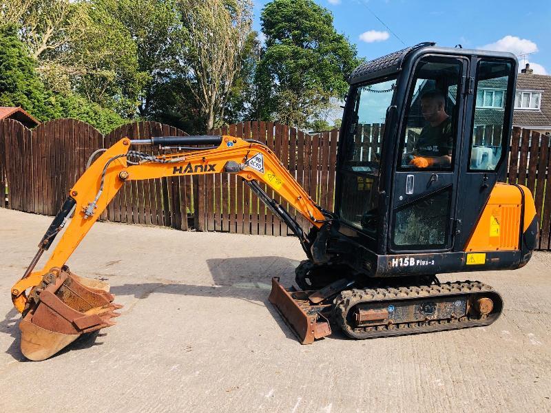 HANIX H15B PLUS - 2 MINI DIGGER * YEAR 2011 * C/W 4 X BUCKETS