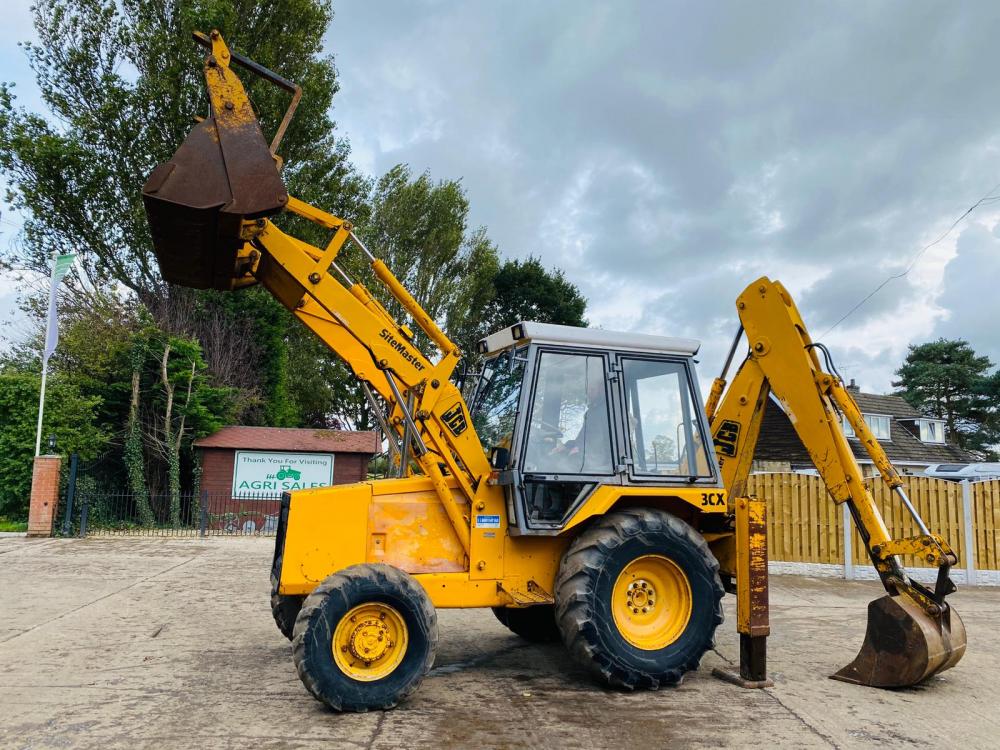 JCB 3CX PROJECT 7 4WD BACKHOE DIGGER C/W FOUR IN ONE BUCKET & PALLET TINES
