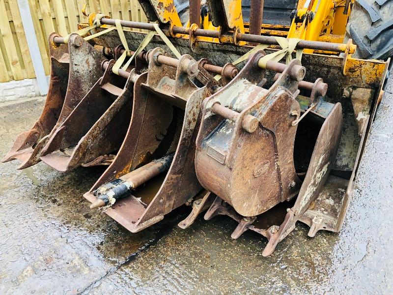 JCB 4CX SITEMASTER BACKHOE DIGGER C/W HYDRAULIC BREAKER & 8 X REAR BUCKETS