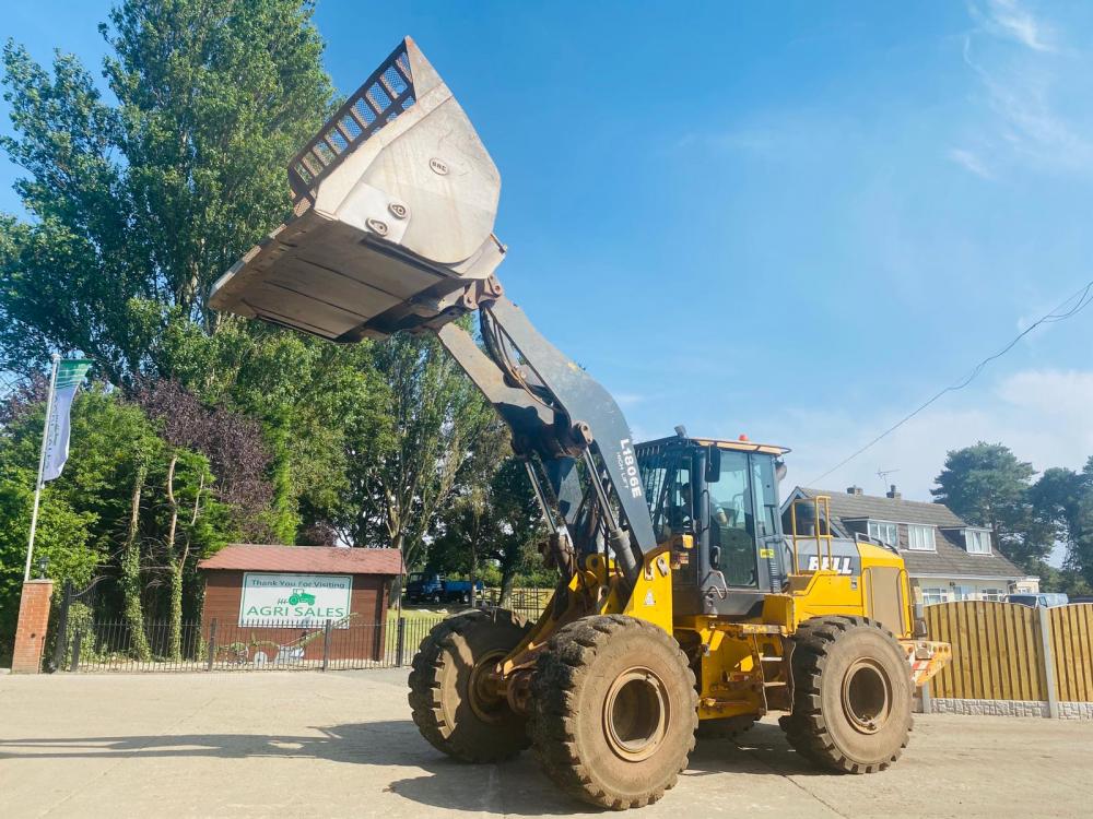 BELL L1806E HIGH TIP LOADING SHOVEL * YEAR 2011 * C/W TOE TIP BUCKET ...