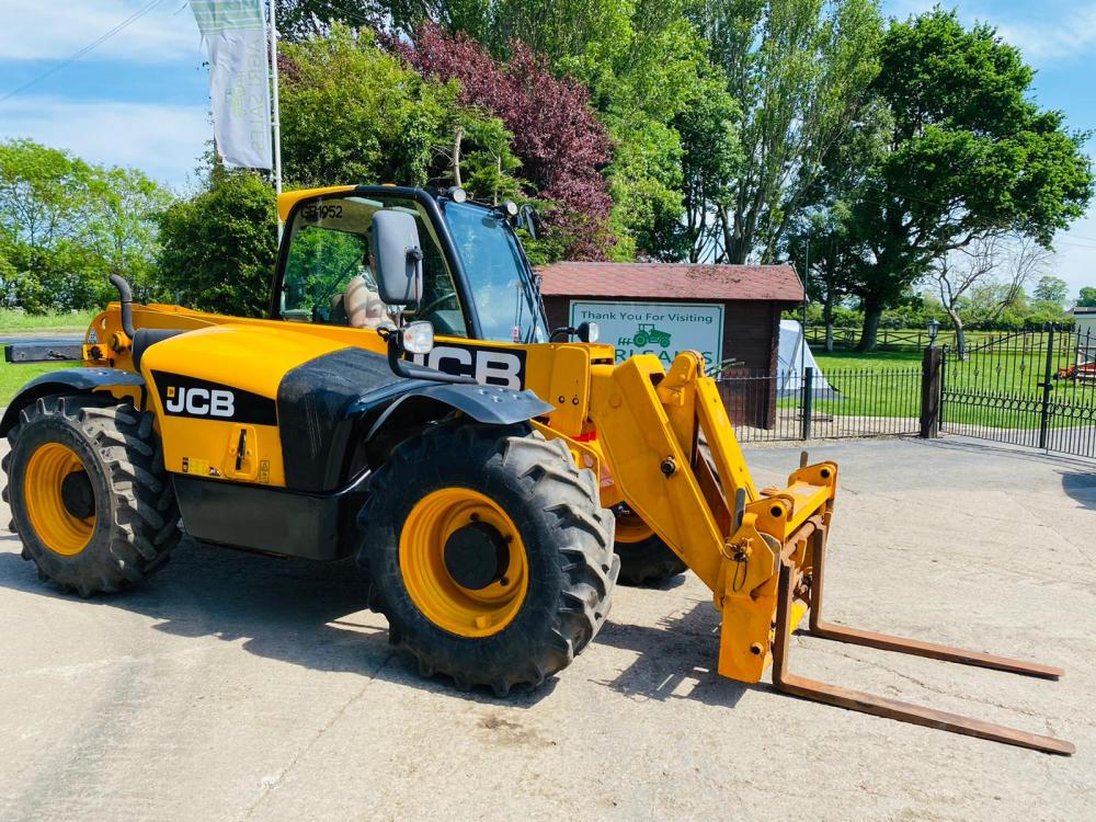 JCB 531-70 4WD TELEHANDLER * YEAR 2012 , ONLY 3681 HOURS * C/W PALLET TINES