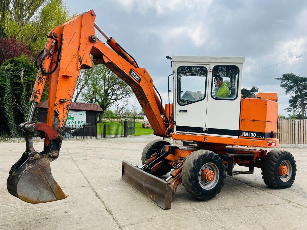 SCHAEFF HML30 4WD WHEELED EXCAVATOR C/W FRONT BLADE