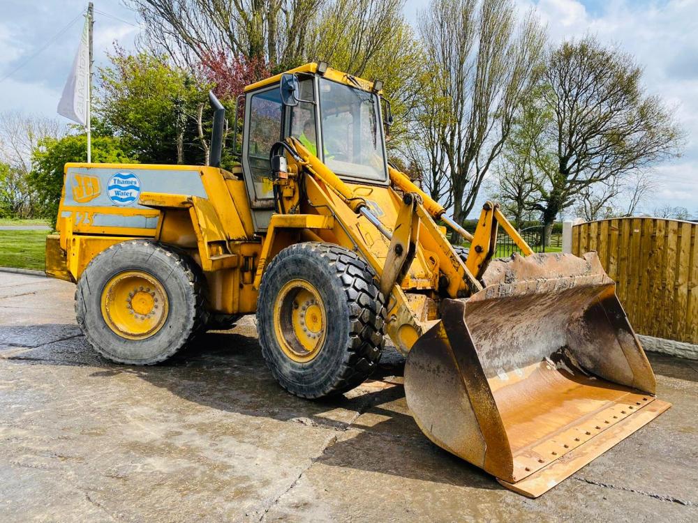 JCB 425 4WD LOADING SHOVEL C/W BUCKET