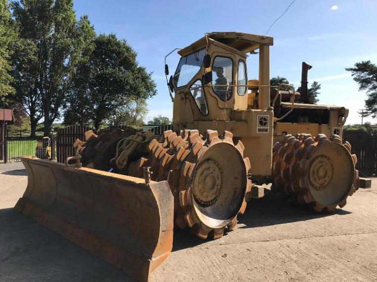 CAT 825B COMPACTOR C/W BLADE