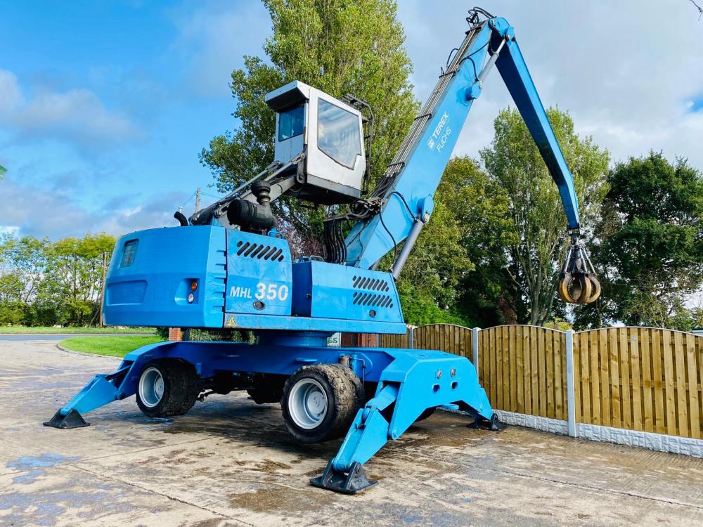 FUCHS MHL350 HIGH RISE CABIN SCRAP HANDLER *YEAR 2009* C/W 5 TINE GRAB