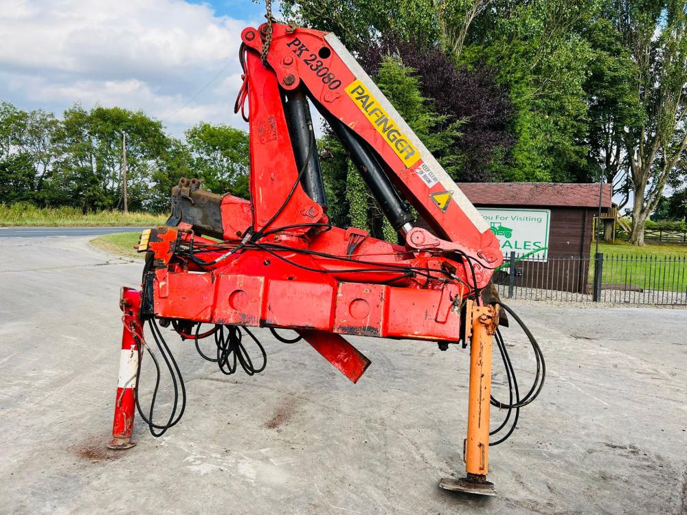 PALFINGER PK023080 DOUBLE PUSH OUT CRANE C/W 2 X SUPPORT LEGS
