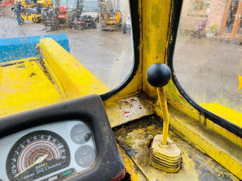 JCB 2D LOADING SHOVEL C/W BUCKET