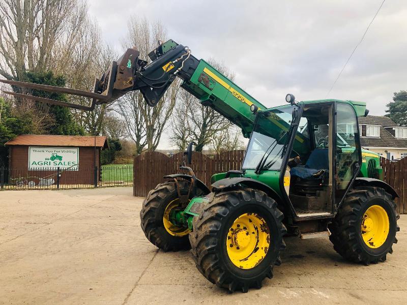 JOHN DEERE 3220 TURBO TELEHANDLER ** YEAR 2004