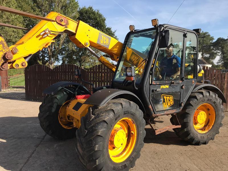 JCB 526 TELEHANDLER C/W BUCKET AND TINES