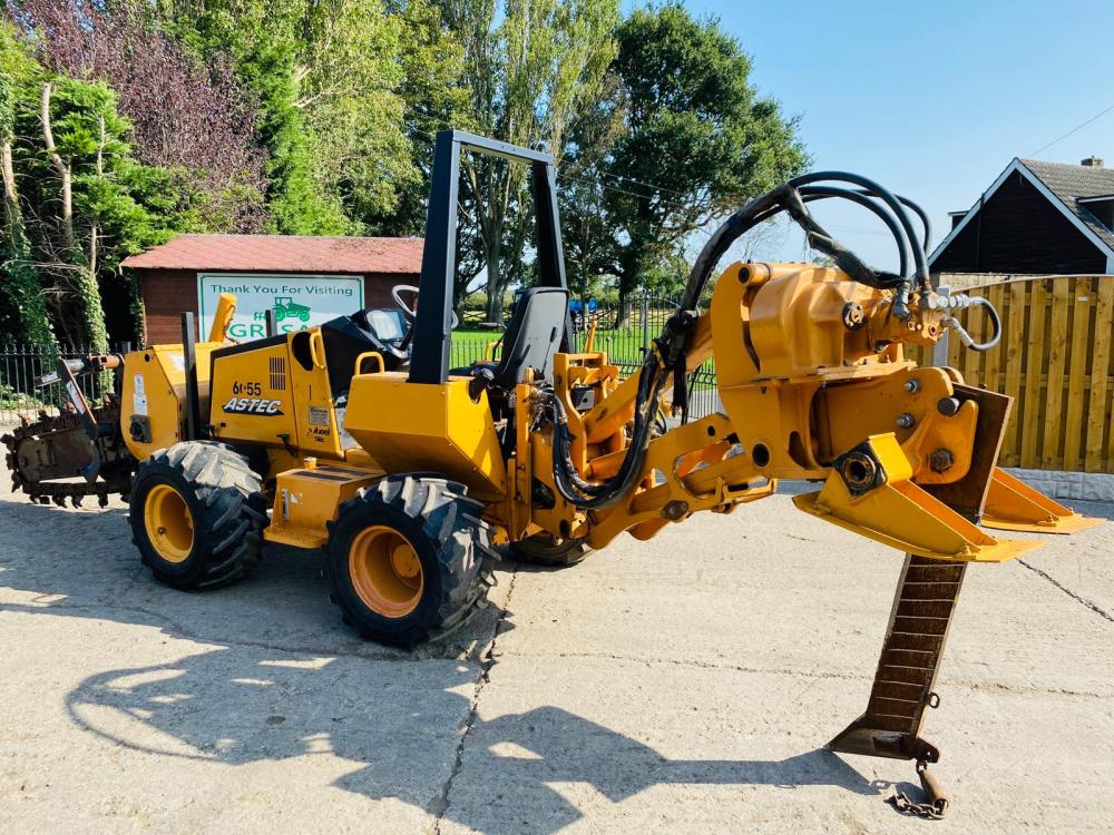 CASE 6055 ASTEC TRENCHER C/W 4WS & REAR VIBRATING RIPPER * ONLY 718 HOURS