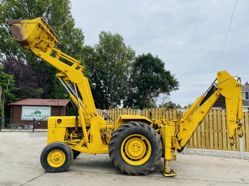 MASSEY FERGUSON 50 BACK HOE DIGGER C/W SELECTION OF BUCKETS