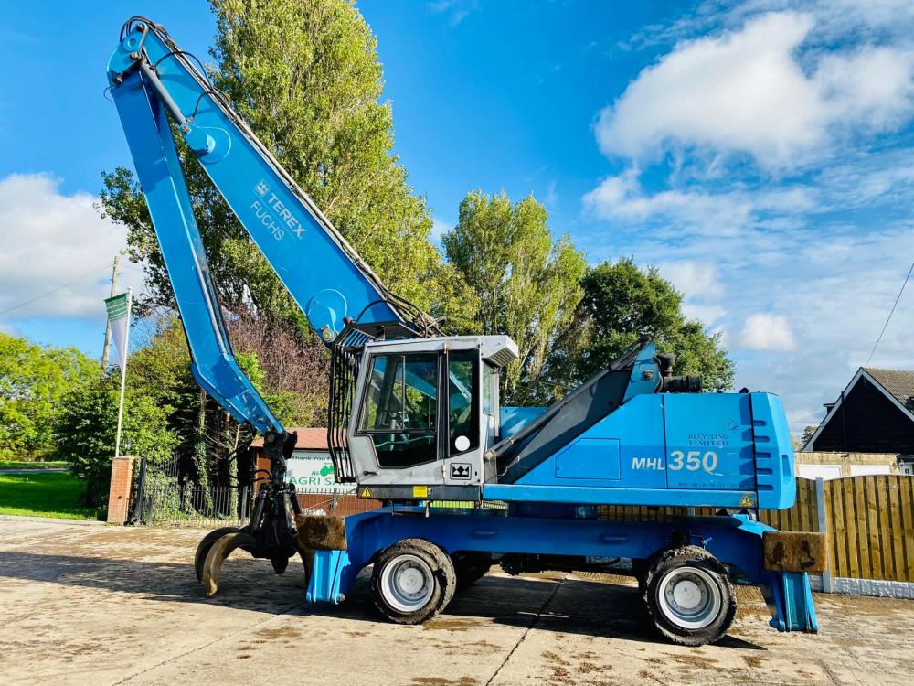 FUCHS MHL350 HIGH RISE CABIN SCRAP HANDLER *YEAR 2009* C/W 5 TINE GRAB