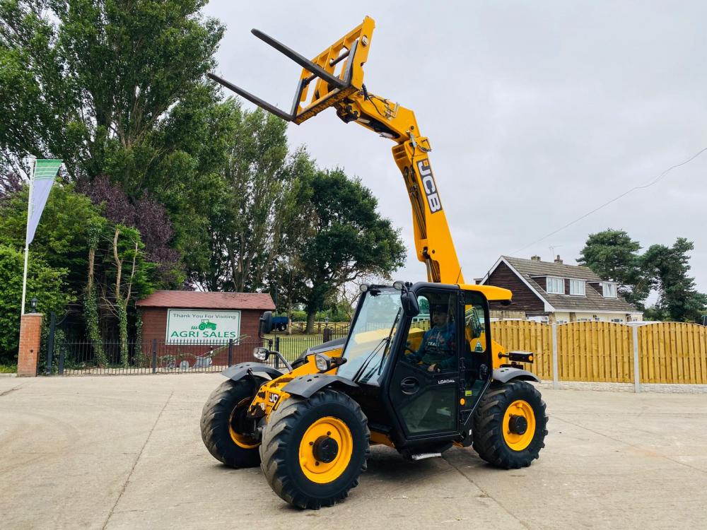 JCB 527-58 * AG-SPEC * TELEHANDLER * YEAR 2015 * C/W PICK UP HITCH