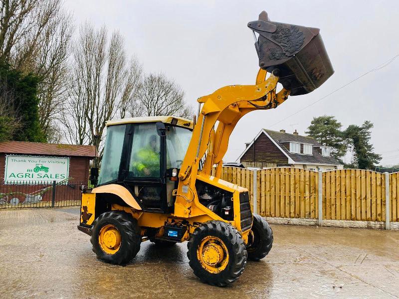 JCB 2CX AIR-MASTER DIGGER C/W FOUR IN ONE BUCKET
