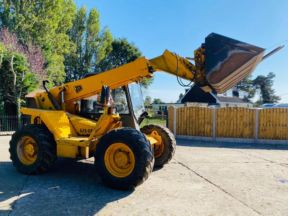 JCB 525-58 TELEHANDLER * AG-SPEC * C/W BUCKET & TINES