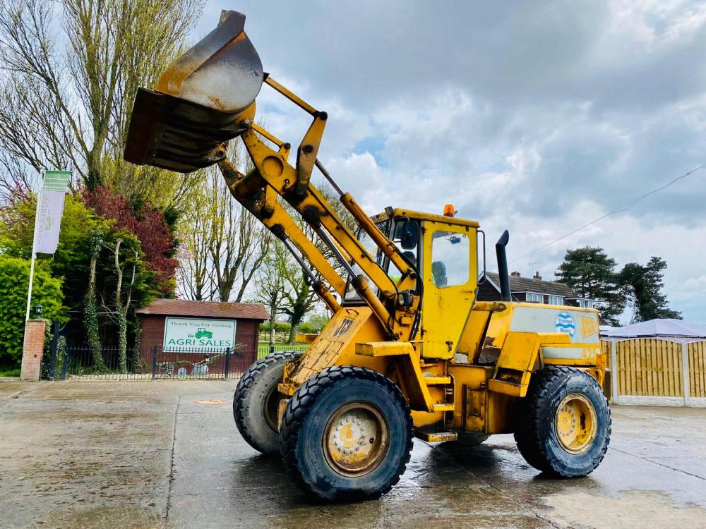 JCB 425 4WD LOADING SHOVEL C/W BUCKET