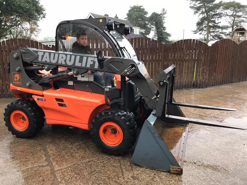 AUSA T133H TAURULIFT TELEHANDLER ( YEAR 2014 * ONLY 355 HOURS * SEE VIDEO