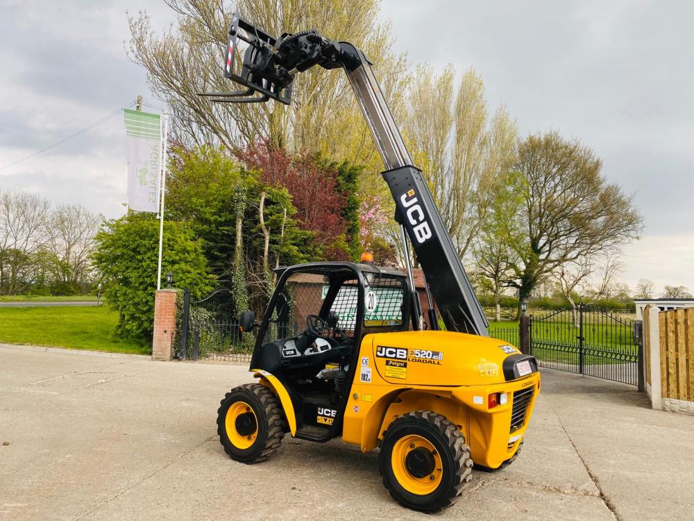 JCB 520-40 4WD TELEHANDLER * YEAR 2007 * C/W PALLET TINES