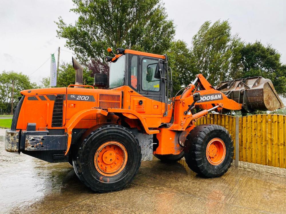 DOOSAN DL200 LOADING SHOVEL * YEAR 2010 * C/W JOYSTICK * PLEASE SEE VIDEO
