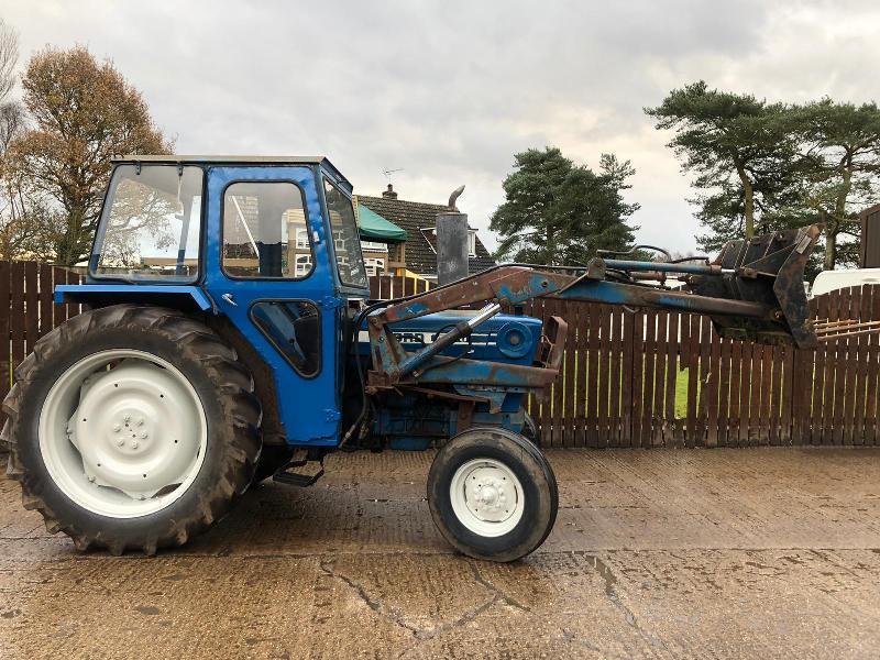 FORD 4600 TRACTOR C/W FRONT LOADER