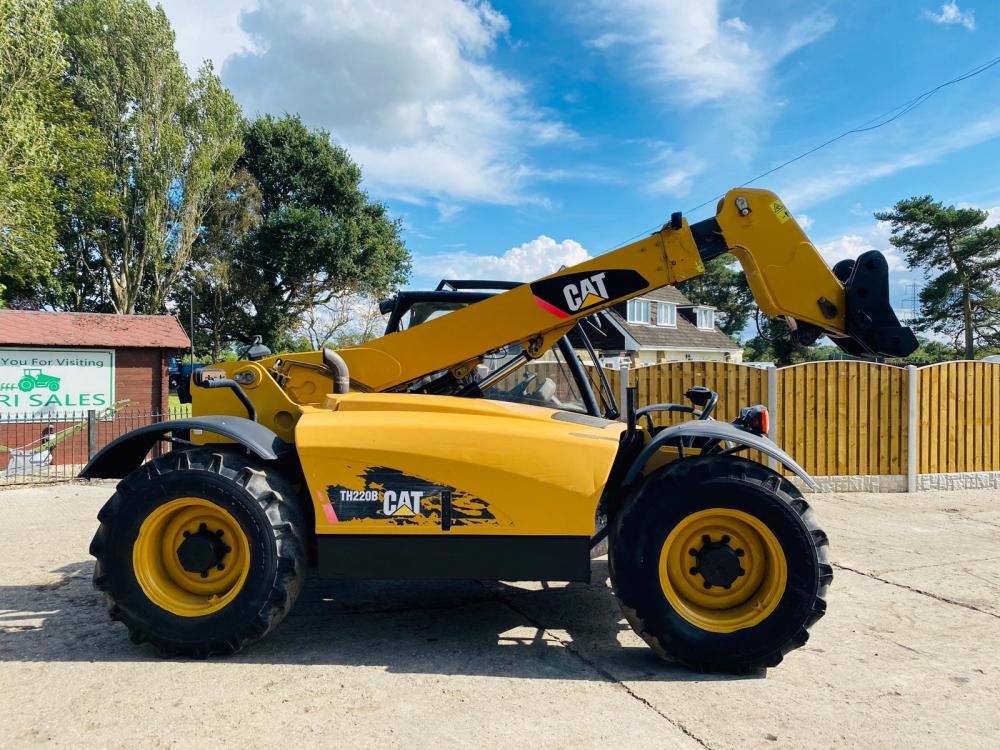 CAT TH220B TELEHANDLER YEAR 2007 C/W PICK UP HITCH