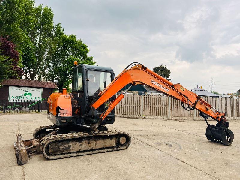 DOOSAN SOLAR 55V TRACKED EXCAVATOR C/W GRAPPLE BUCKET *VIDEO*