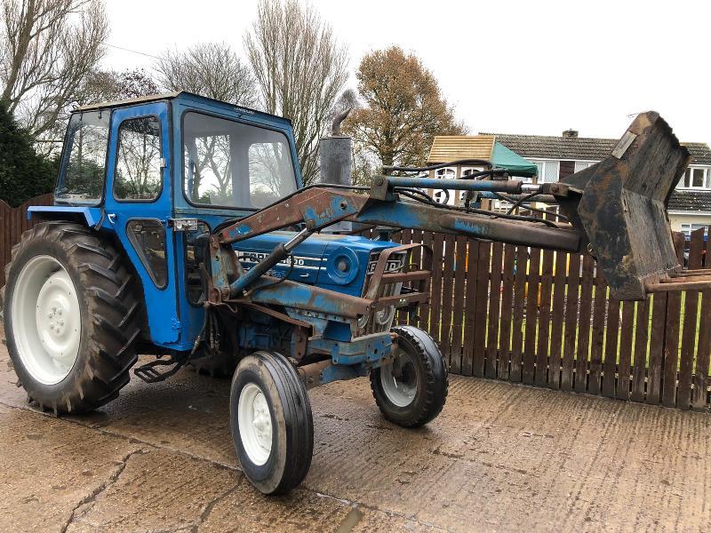 FORD 4600 TRACTOR C/W FRONT LOADER