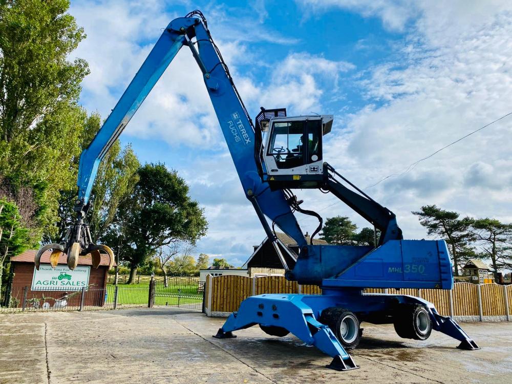FUCHS MHL350 HIGH RISE CABIN SCRAP HANDLER *YEAR 2009* C/W 5 TINE GRAB