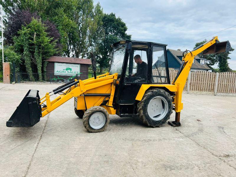 LEWIS BADGER 4WD BACKHOE DIGGER C/W THREE IN ONE BUCKET ( ENGINE SMOKES )