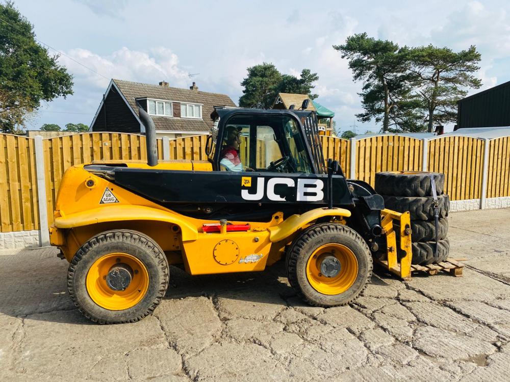 JCB 520-50 TELEHANDLER * YEAR 2012 * C/W OFF ROAD TYRES & ON ROAD TYRES