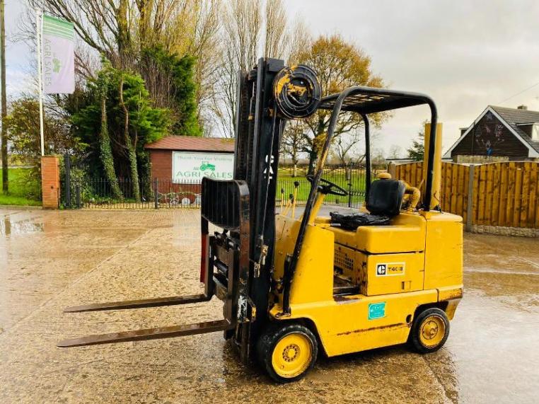 CATERPILLAR T40B DIESEL FORKLIFT C/W 2 STAGE MAST