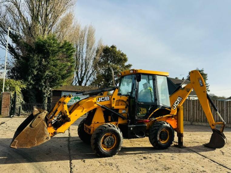 JCB 2CX 4WD BACKHOE DIGGER *YEAR 2011* C/W THREE IN ONE BUCKET *VIDEO*