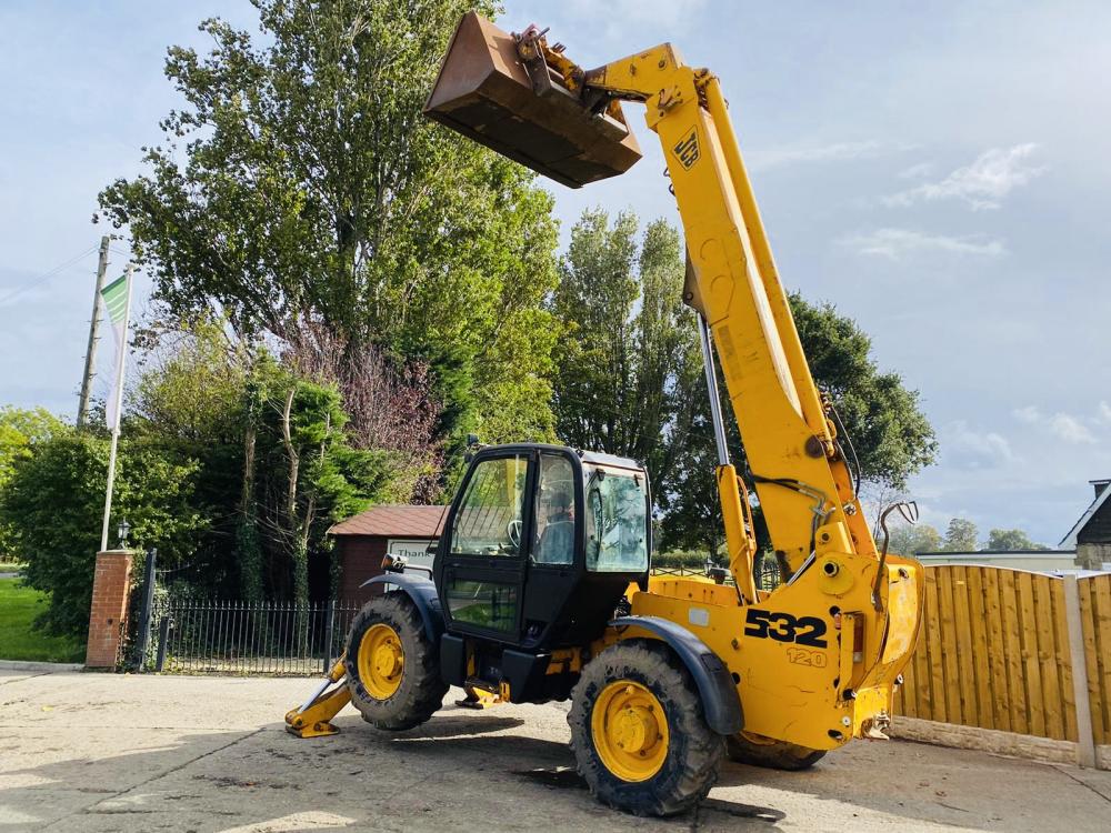 JCB 532-120 TELEHANDLER * 12 METER REACH * C/W 2 X SUPPORT LEGS & BUCKET