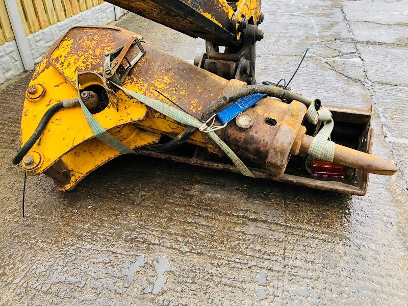 JCB 4CX SITEMASTER BACKHOE DIGGER C/W HYDRAULIC BREAKER & 8 X REAR BUCKETS